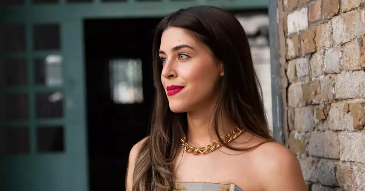 Demy- Δείτε την απίστευτη πίσω όψη της… - NassosBlog - Celebrity News | Exclusives | Business ...