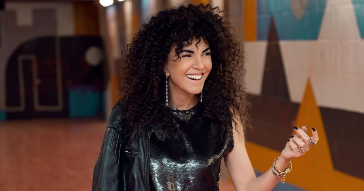 Η Σολωμού μας γύρισε την πλάτη και μας τρέλανε με την πίσω όψη της ...