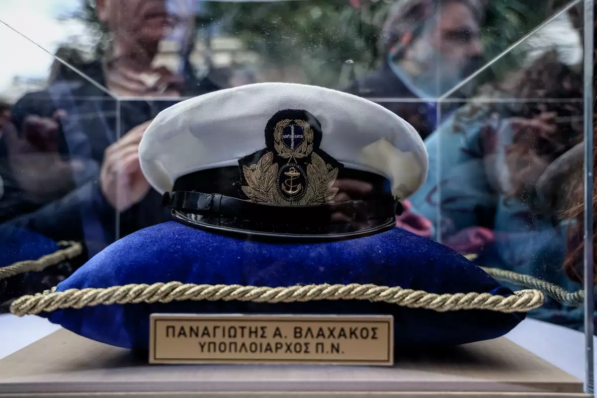 Συγκίνηση στην επιμνημόσυνη δέηση στον ανδριάντα του Παναγιώτη Βλαχάκου ...