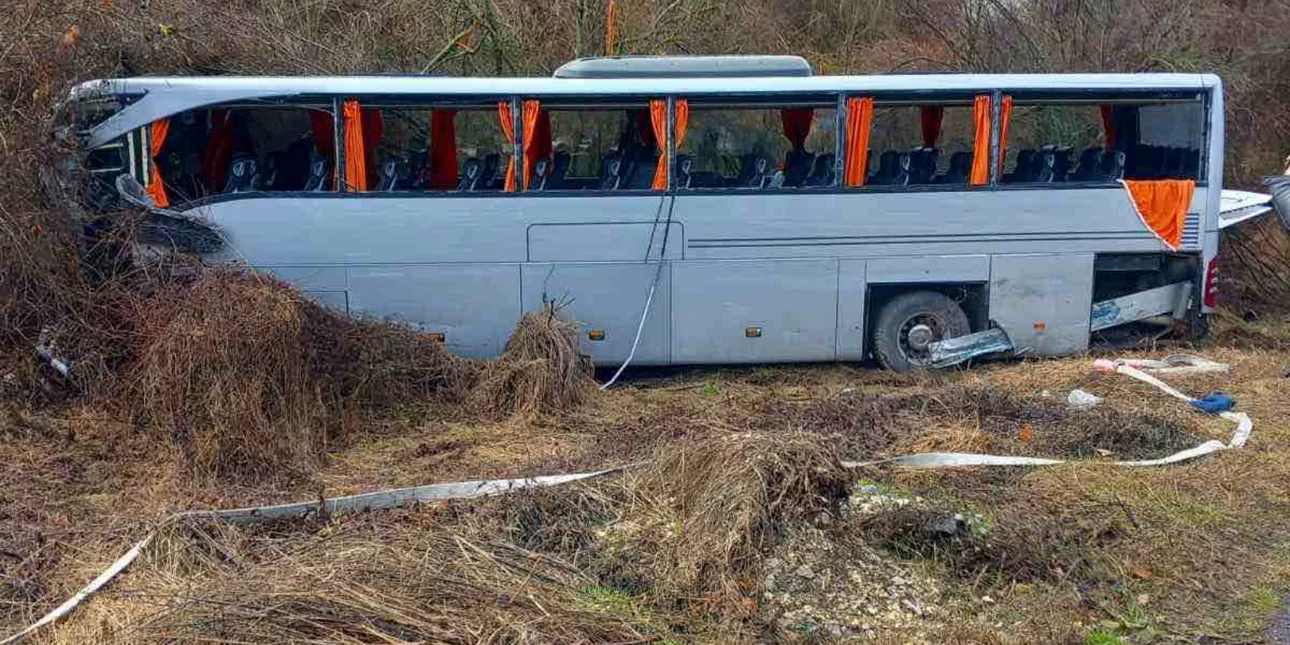 Συνέβη ΤΩΡΑ - Τροχαίο στη Βουλγαρία - Τουριστικό λεωφορείο με Έλληνες ...