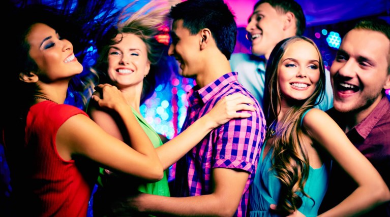 Έρχονται οι swingers στην Κρήτη – Νύχτες σ3ξ για 200 ζευγάρια ...