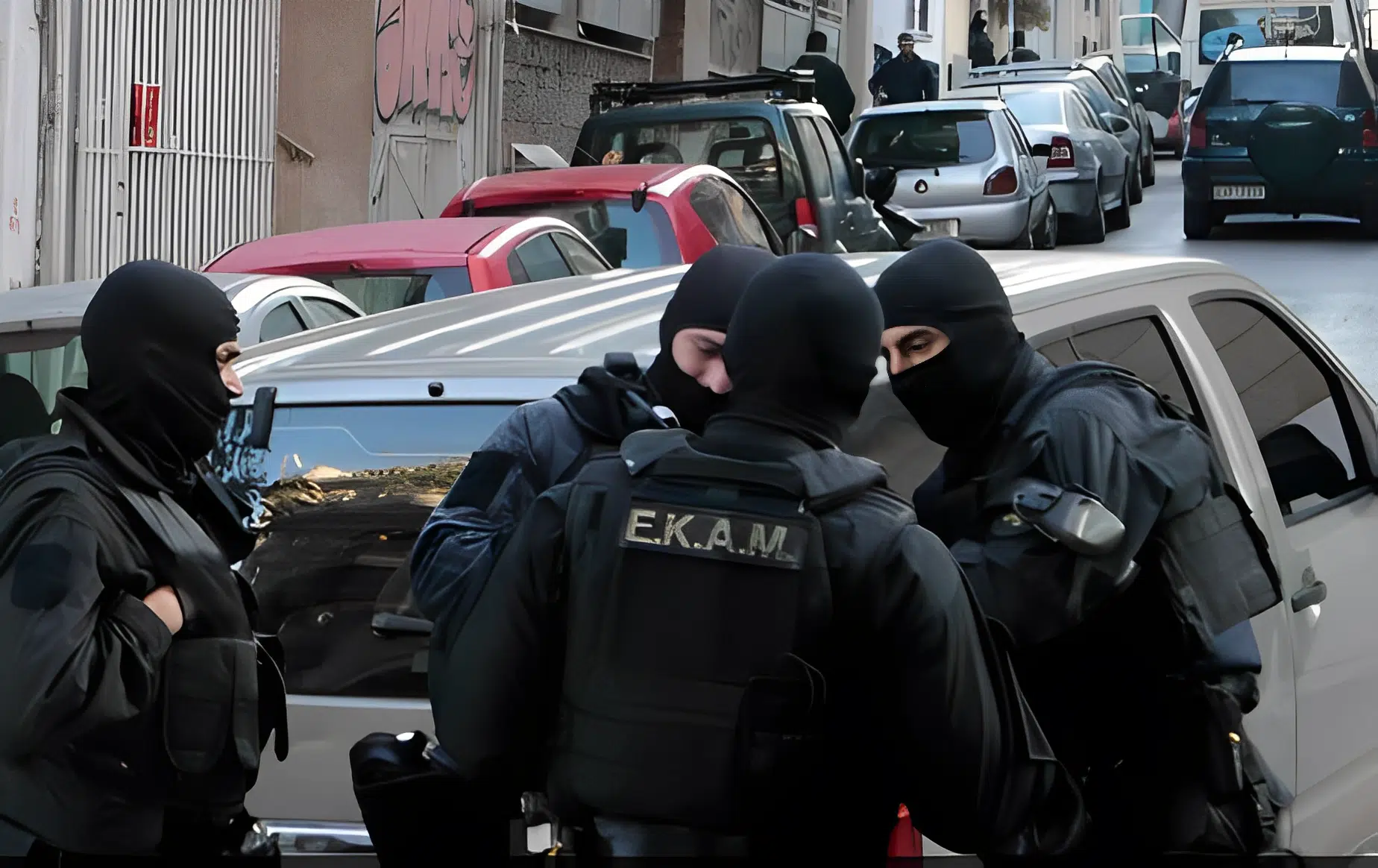 Σε συναγερμό η Γλυφάδα – Έκλεισαν δρόμοι, πανικός και κατάσταση ...