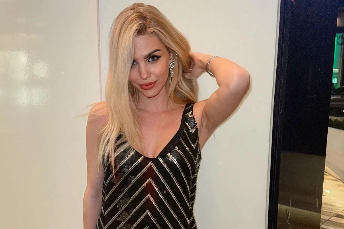 Βάλια Χατζηθεοδώρου – Δείτε τρεις αποκαλυπτικές φωτογραφίες με το μπούστο της… - NassosBlog ...